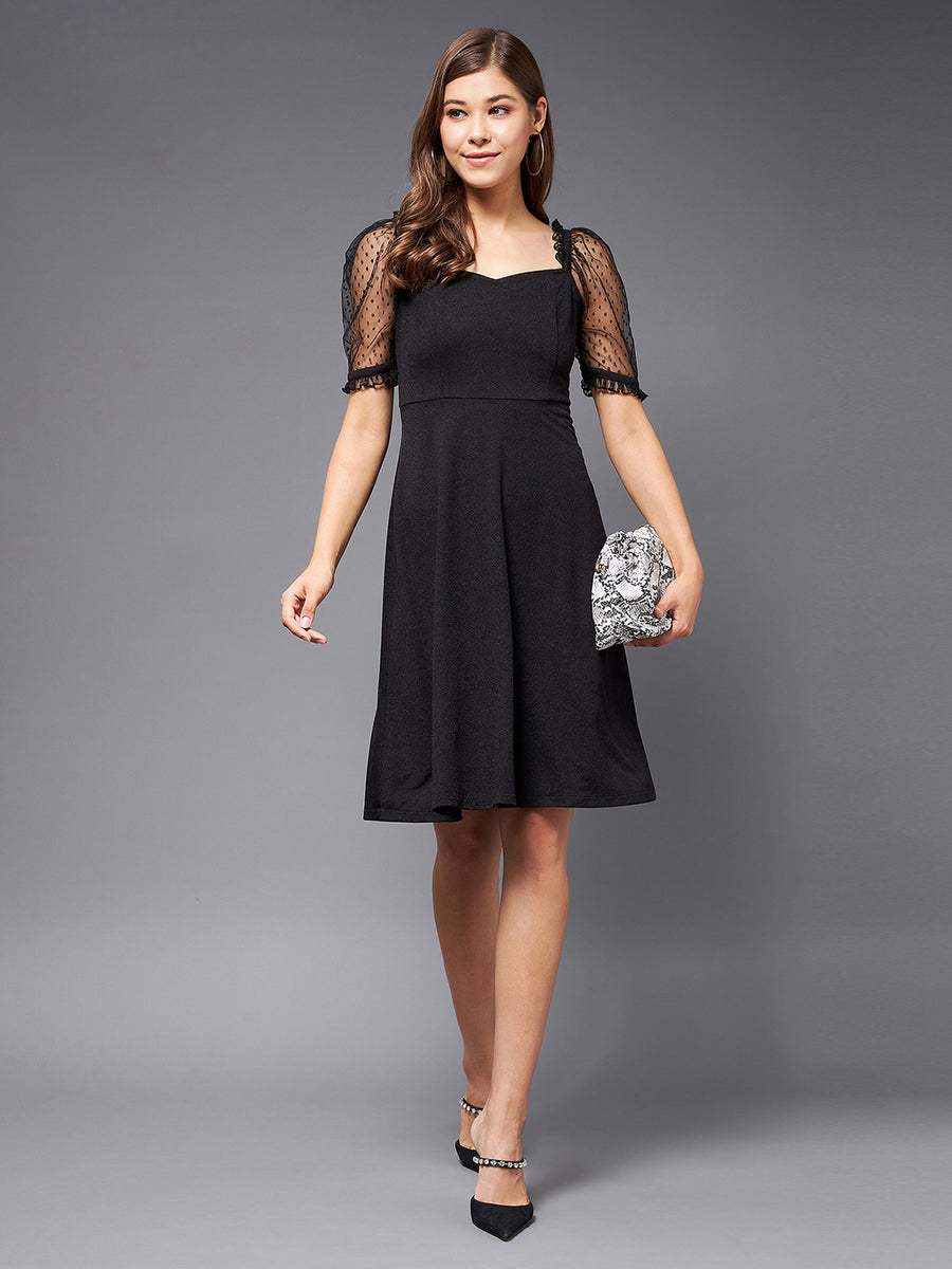 Women's Black Solid V-Neck Half Sleeve Relaxed Fit Knee-Long Dress ...